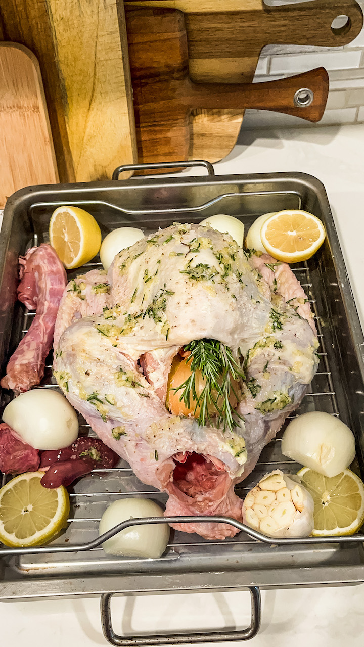 Easy No Fuss Thanksgiving Turkey - Meghan It Up